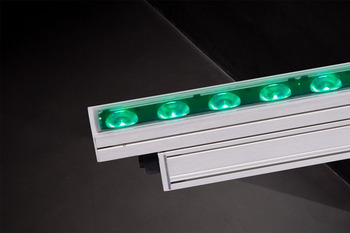 Exterior Linear Pro Graze QUAD | Martin Lighting | English