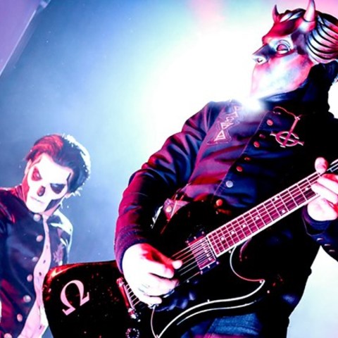 Martin by HARMAN Lighting Fixtures on Tour with GRAMMY® Award Winner ...